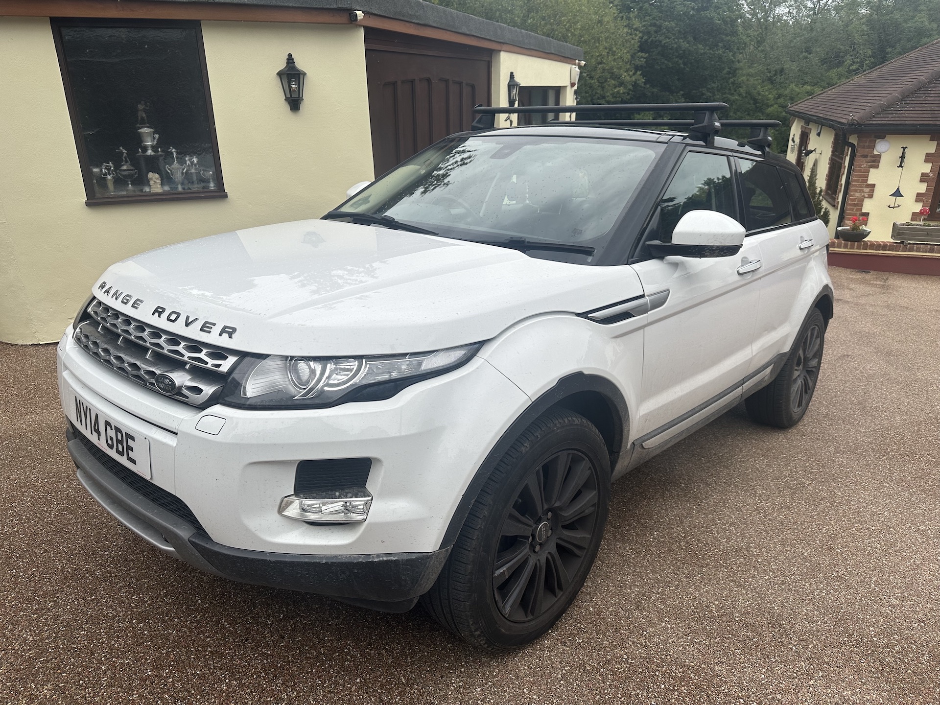 Range Rover – G.J.Wisdom & Co